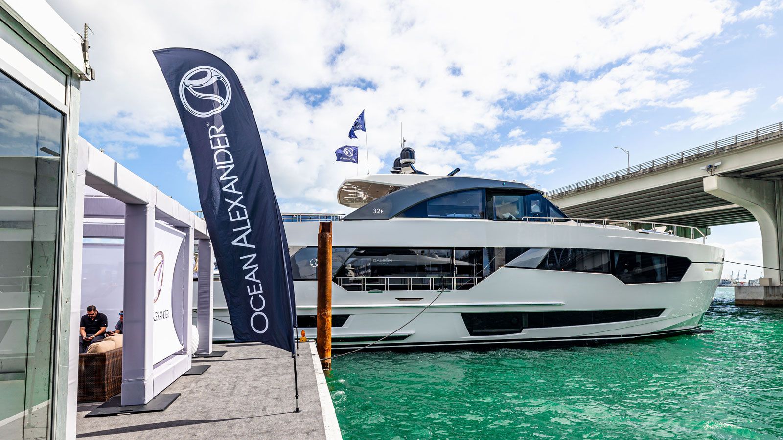 Ocean Alexander presents 32E model at Miami International Boat Show